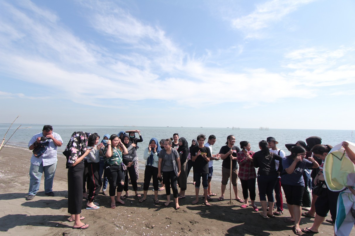 Commlabs 2019 “ Action with Mangrove” Berkolaborasi dengan Earth Hour Semarang - Faculty of ...