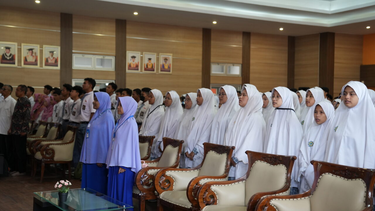 Inspirational Visit: FISIP UNDIP Introduces Excellence to High School ...