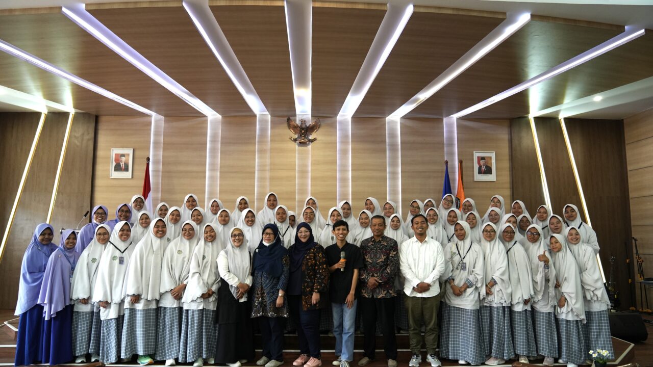 Inspirational Visit: FISIP UNDIP Introduces Excellence to High School ...