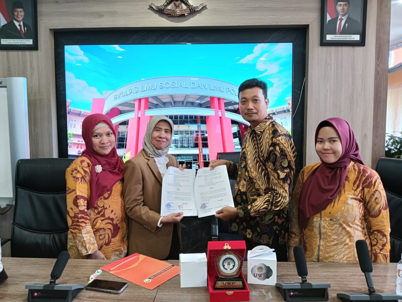FISIP UNDIP dan Universitas Wijaya Putra Teken PKS untuk Penguatan Tri Dharma Perguruan Tinggi ...